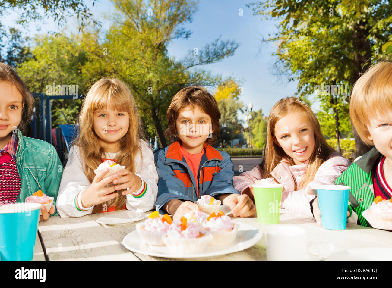 Children eating breakfast hi-res stock photography and images - Alamy