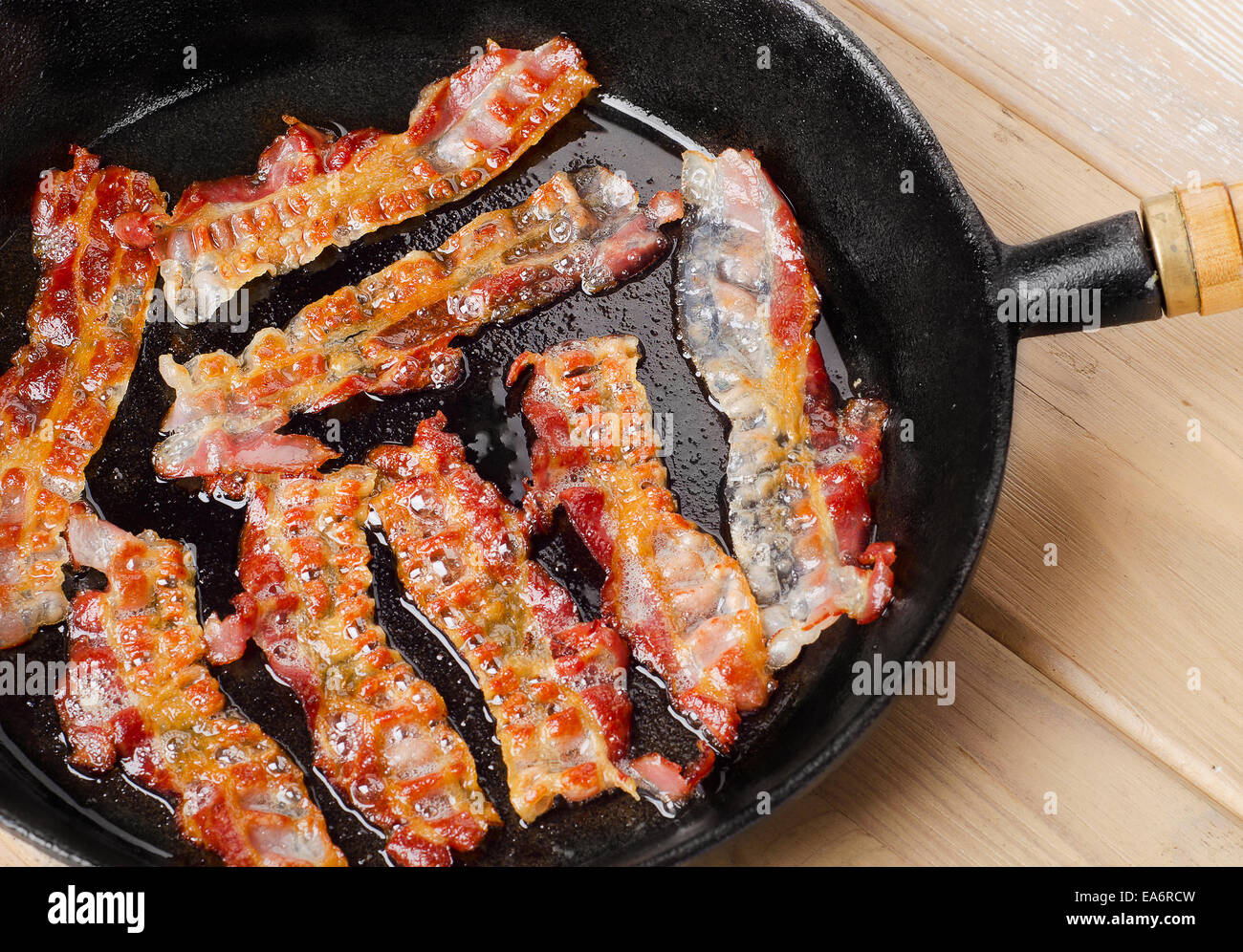 Cooked bacon rashers on a skillet. Selective focus Stock Photo - Alamy