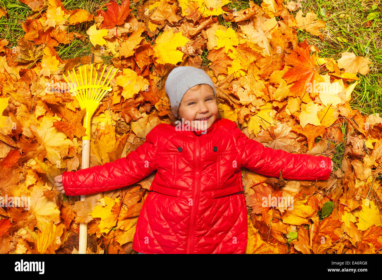 Child raking leaves hi-res stock photography and images - Alamy