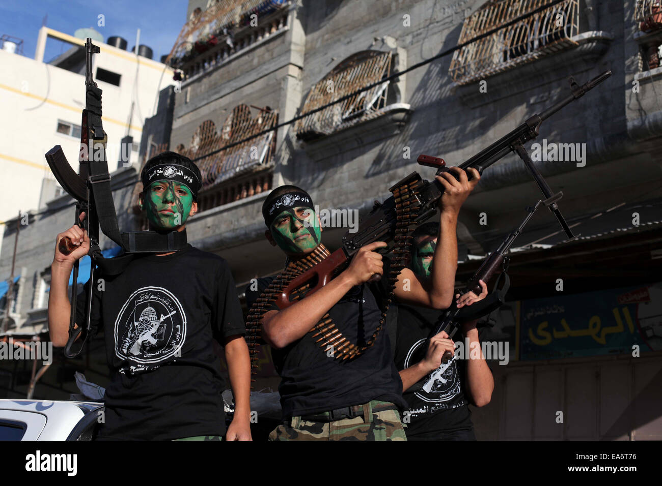 Jabalia, Gaza Strip, Palestinian Territory. 7th Nov, 2014. Young ...