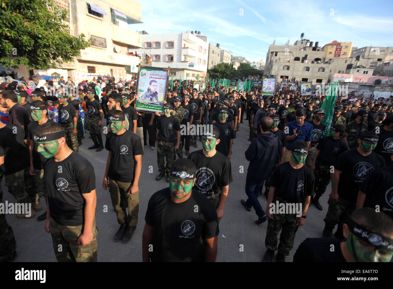 Jabaliya, Gaza Strip, Palestinian Territory. 7th Nov, 2014. Young ...
