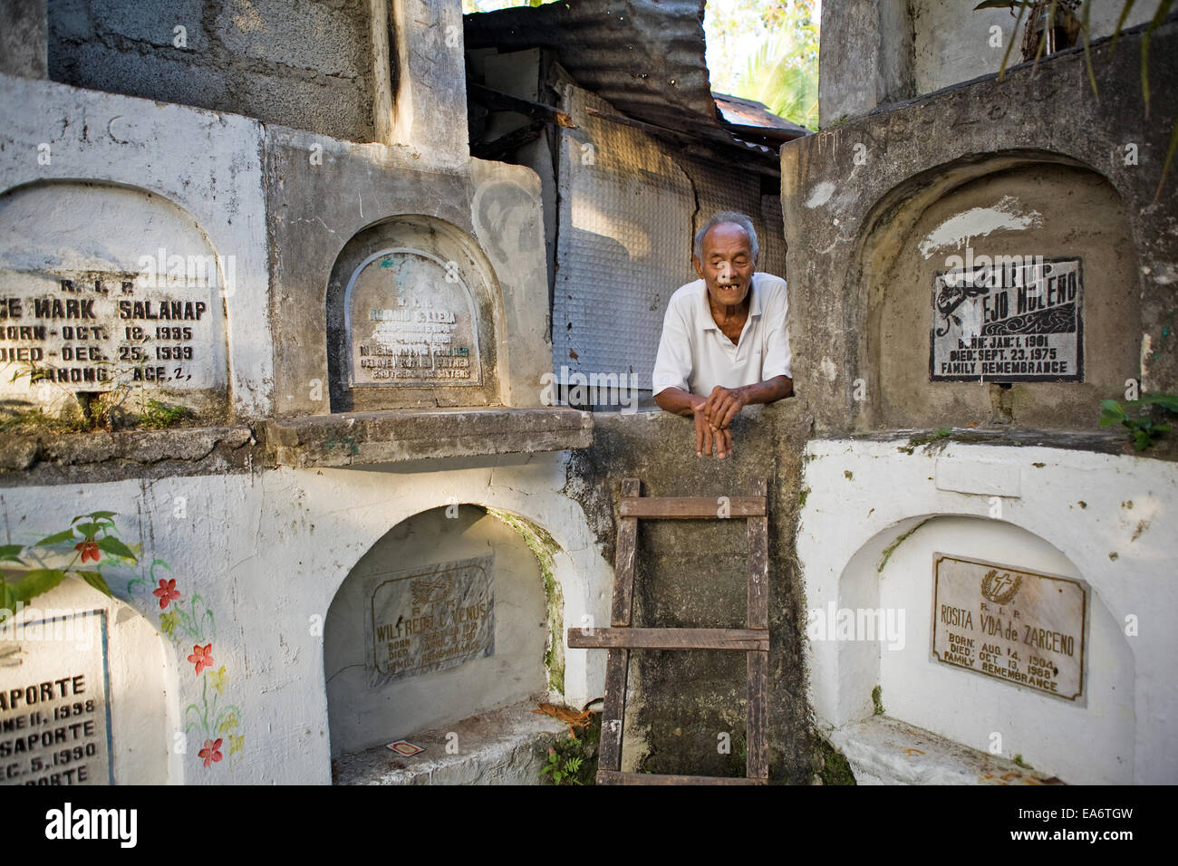 Filipino graveyard hi-res stock photography and images - Alamy