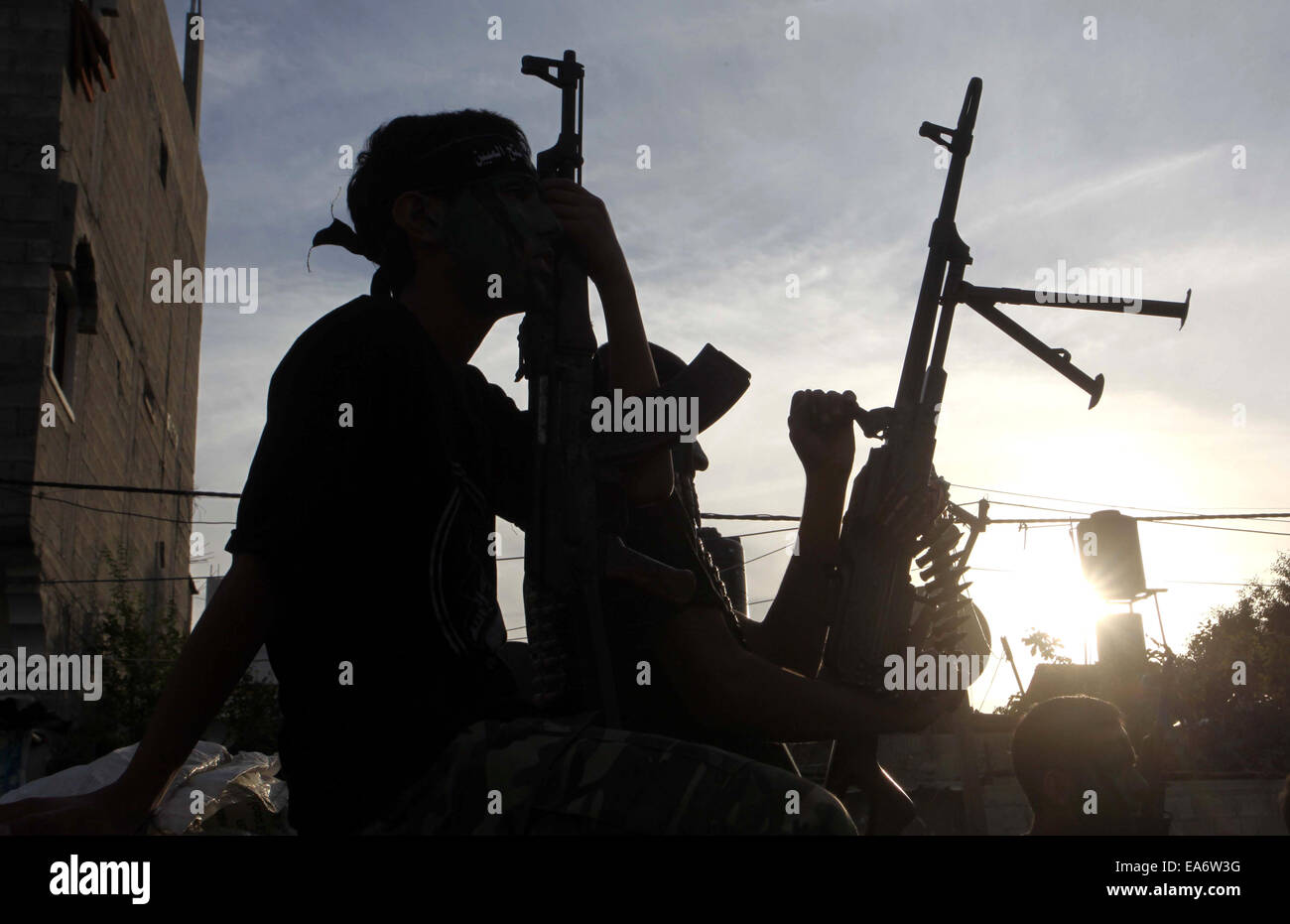 Jabaliya, Gaza Strip, Palestinian Territory. 7th Nov, 2014. Young ...
