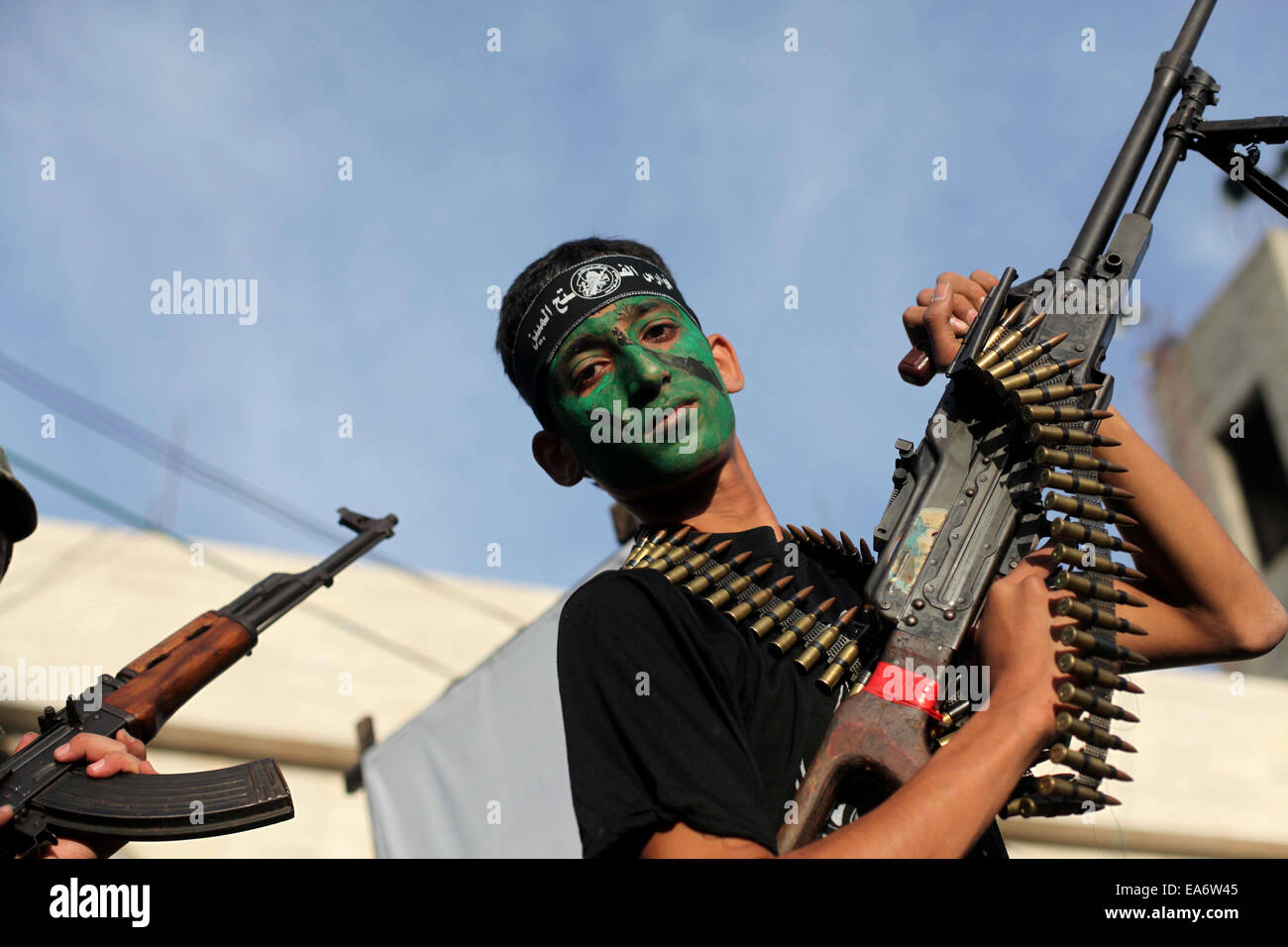 Jabaliya, Gaza Strip, Palestinian Territory. 7th Nov, 2014. A young ...