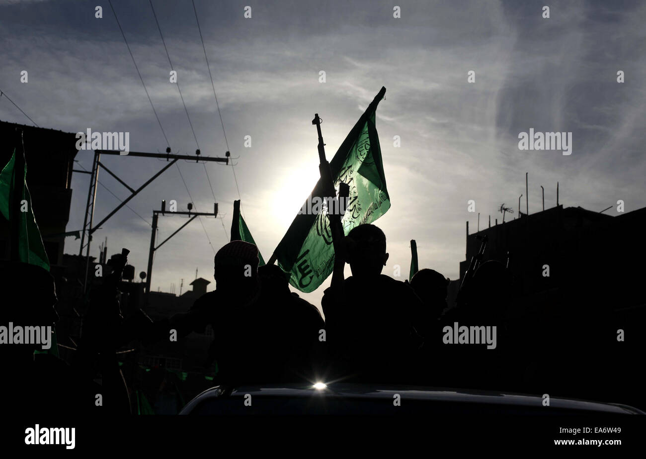 Jabaliya, Gaza Strip, Palestinian Territory. 7th Nov, 2014. Young ...