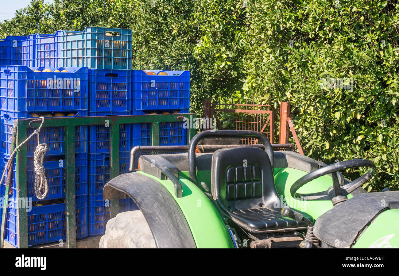Tractor and box hi-res stock photography and images - Alamy