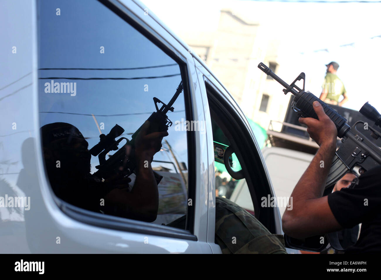 Jabaliya, Gaza Strip, Palestinian Territory. 7th Nov, 2014. Young ...
