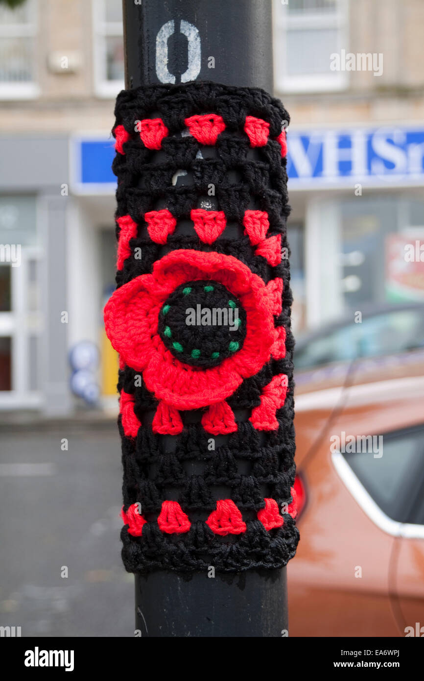 Poppies lamp post hi-res stock photography and images - Alamy