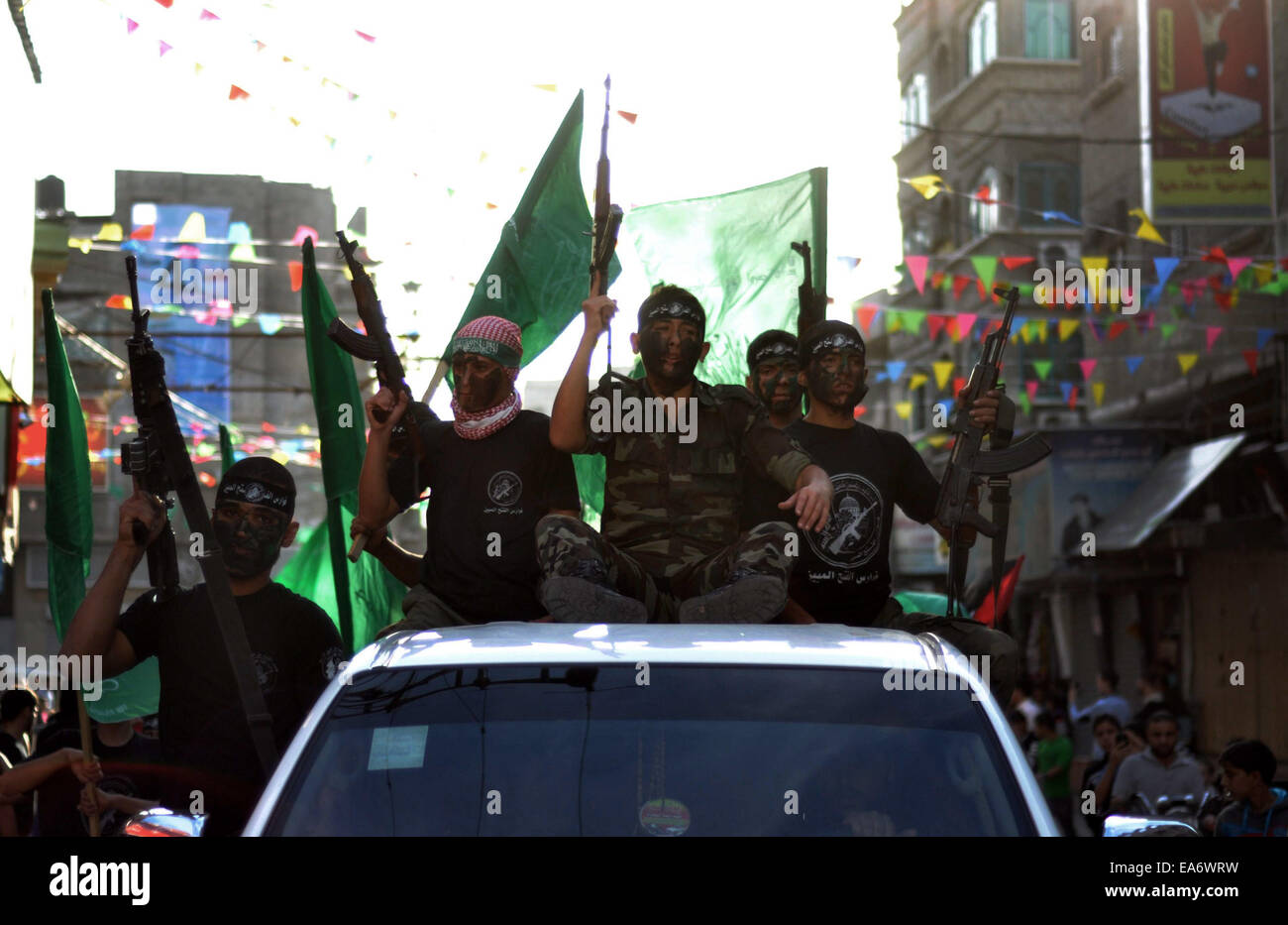 Jabaliya, Gaza Strip, Palestinian Territory. 7th Nov, 2014. Young ...