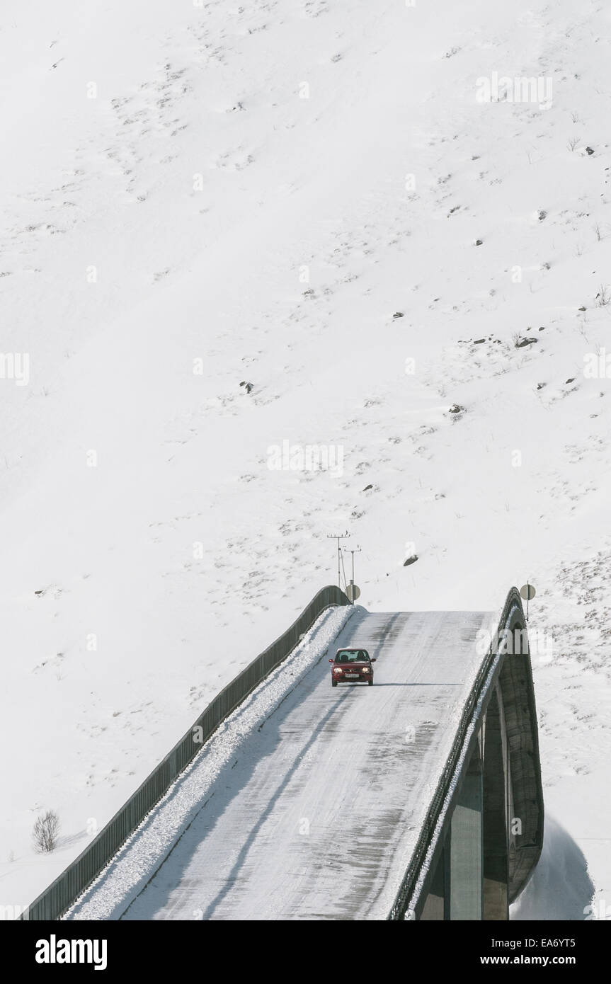 Cars going over bridge hi-res stock photography and images - Alamy