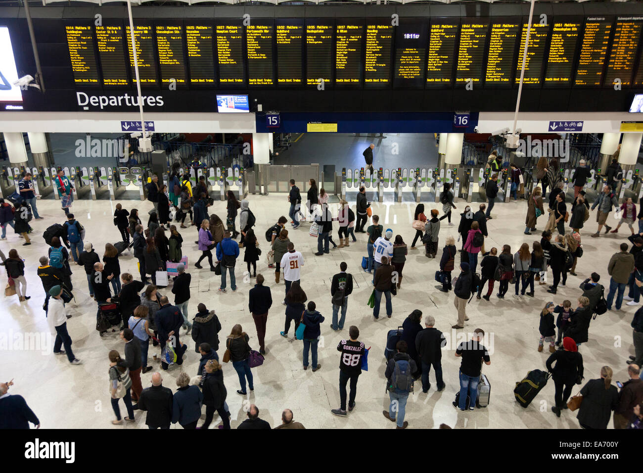 Waterloo train station hi-res stock photography and images - Alamy