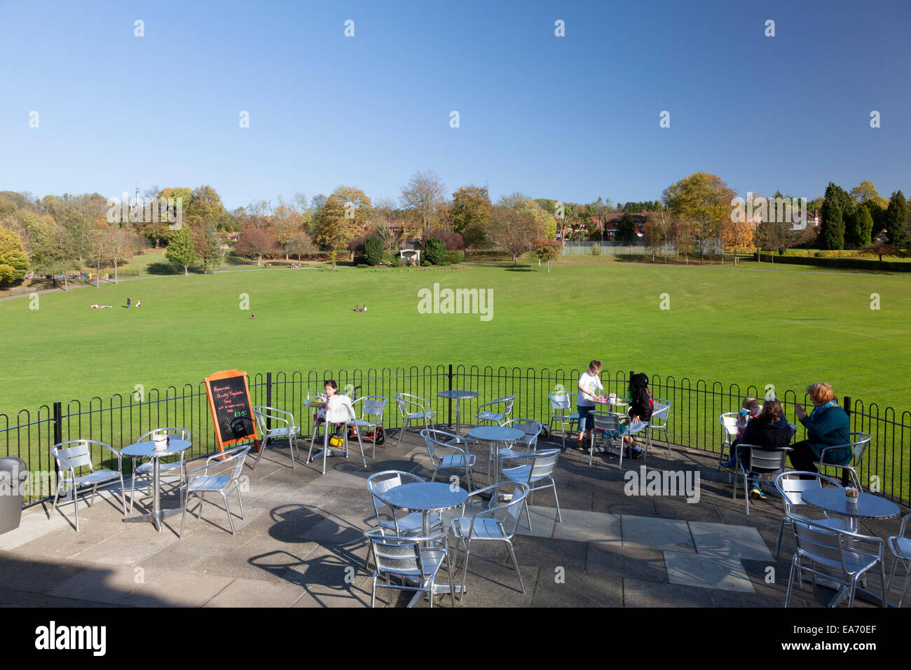 Memorial tables hi-res stock photography and images - Alamy