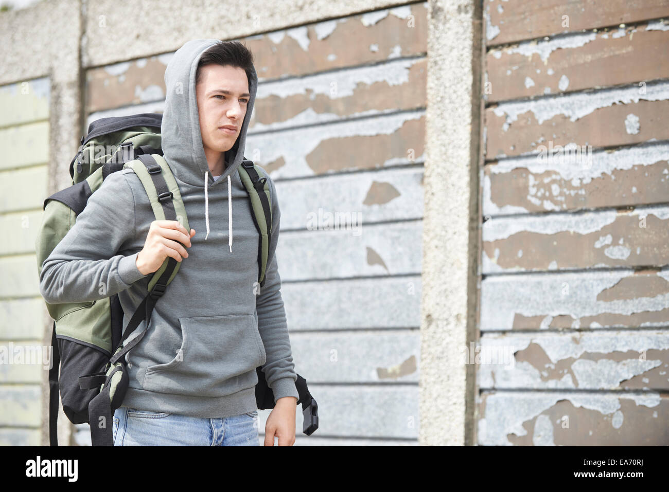 Homeless teen boy hi-res stock photography and images - Alamy