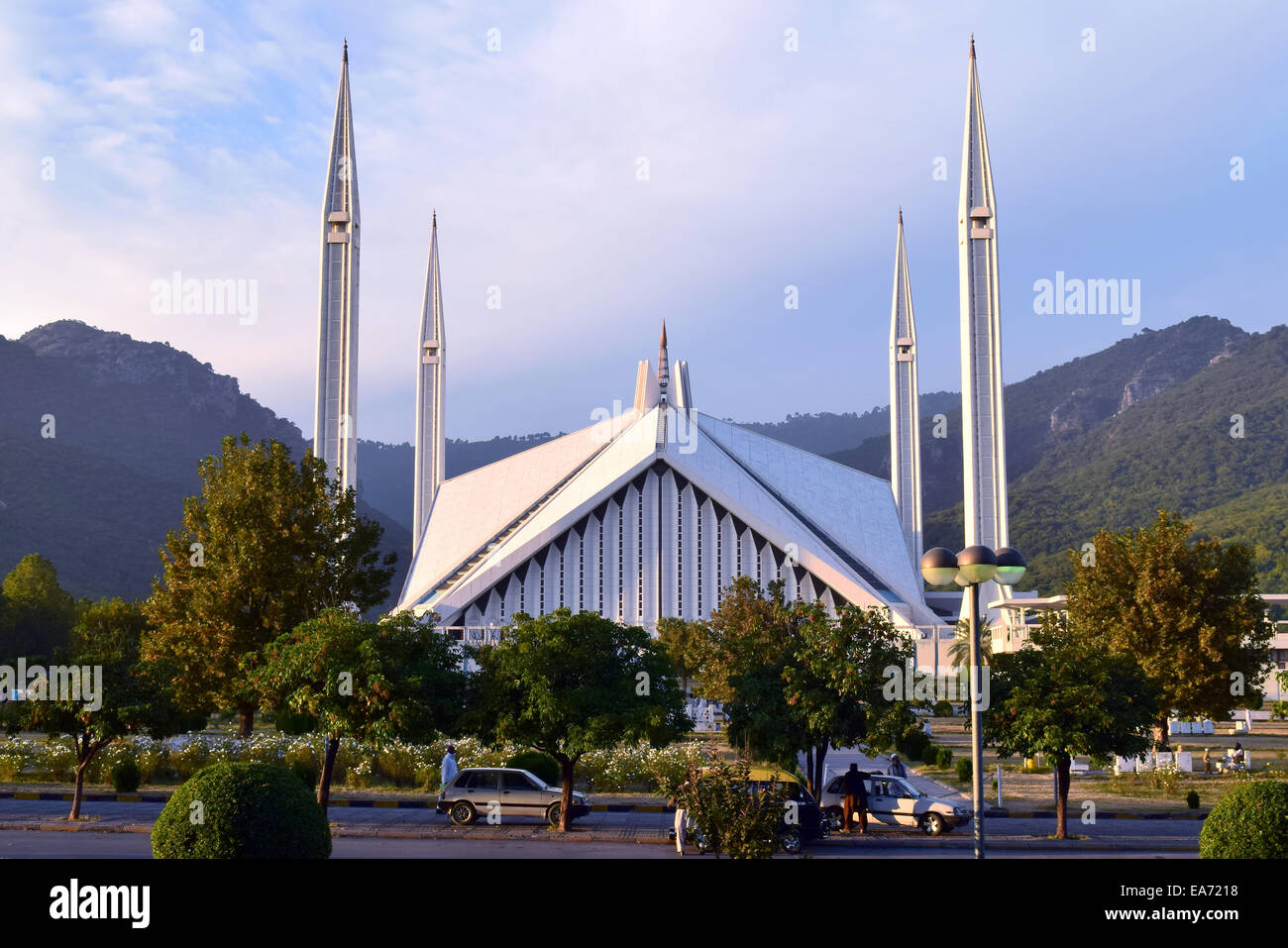 The Magnificent Faisal Mosque Stock Photo - Alamy