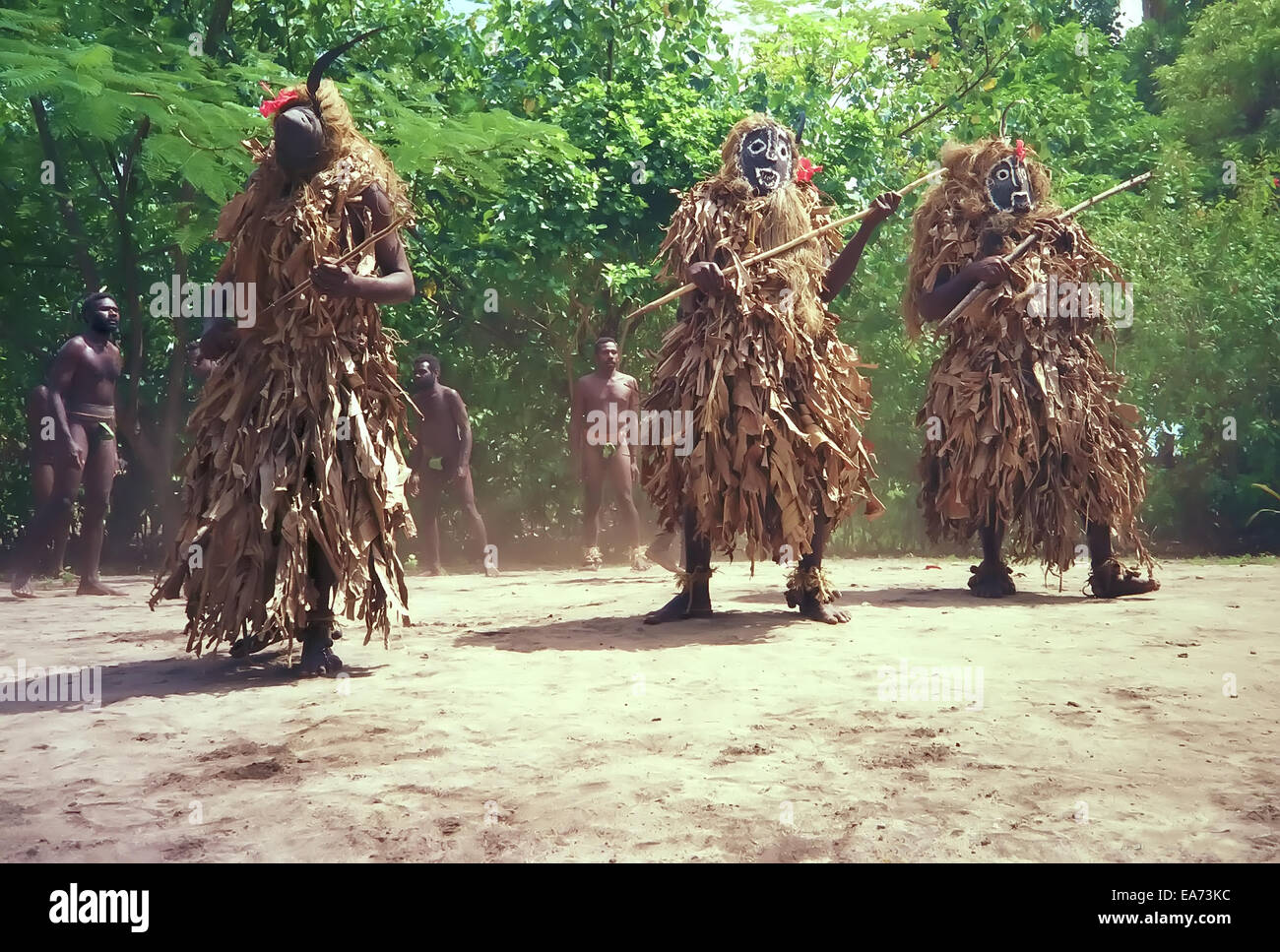 Tribal dance hi-res stock photography and images - Alamy