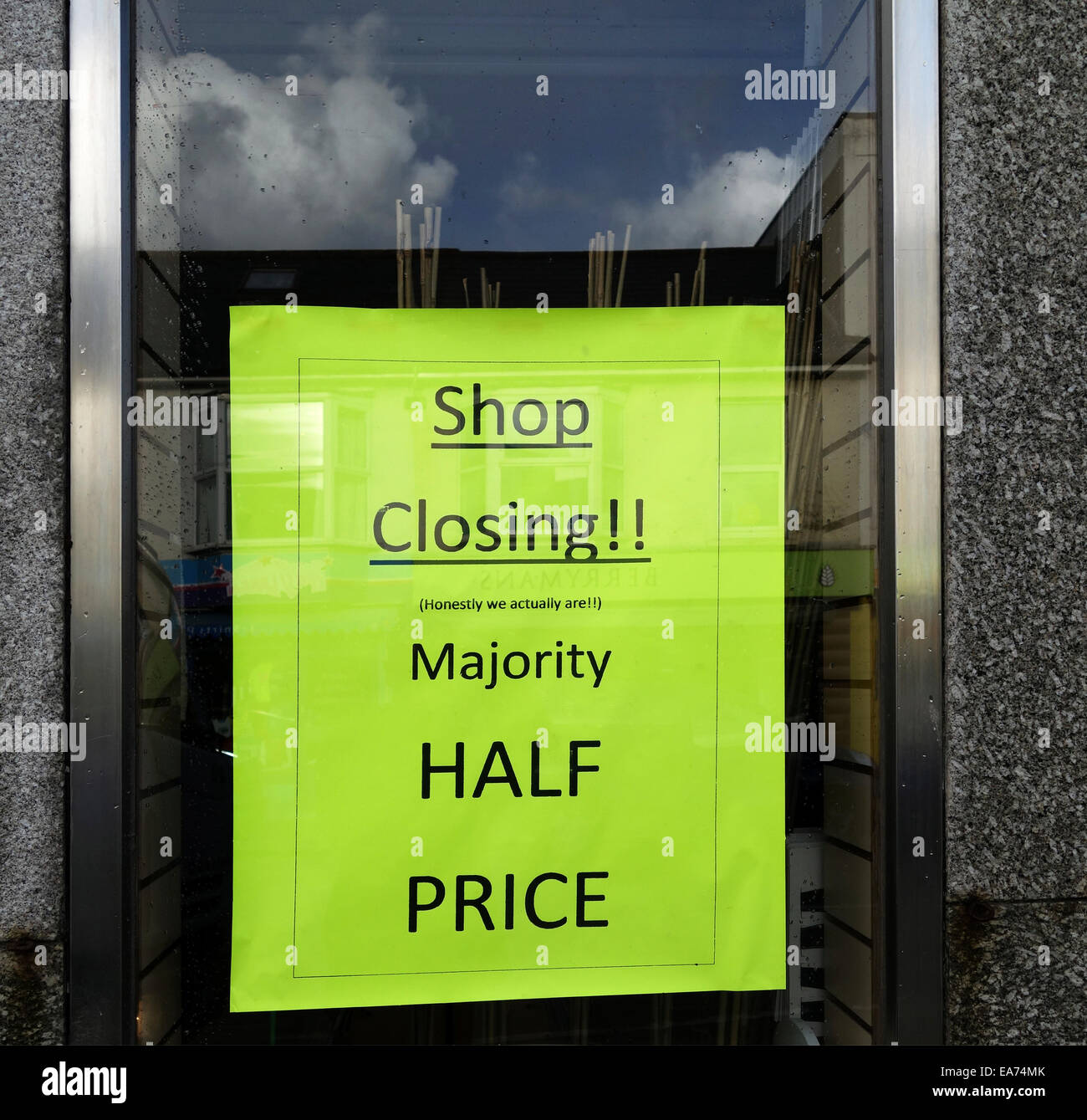 Closing down sign hi-res stock photography and images - Alamy