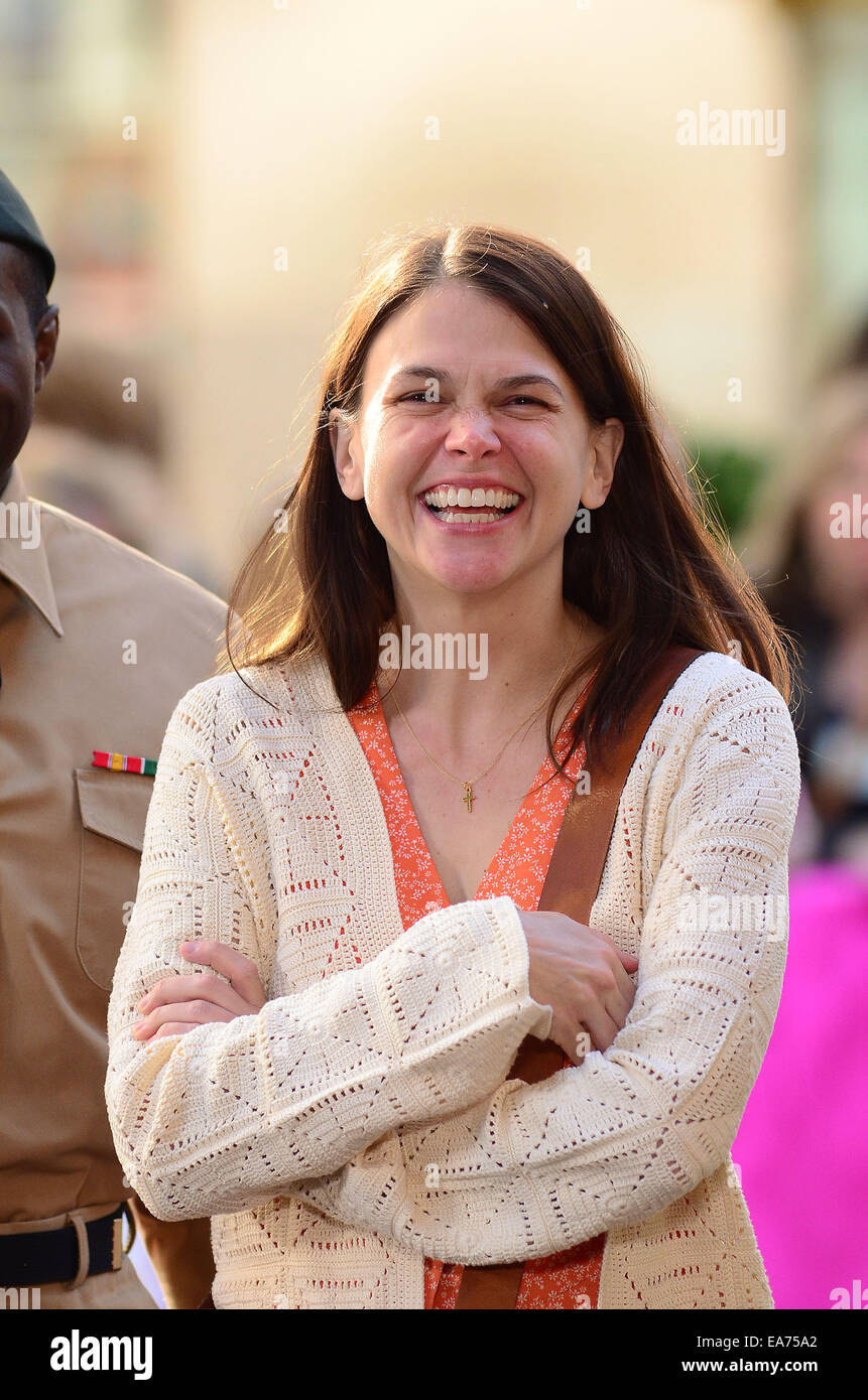 Sutton Foster and the cast of Violet perform on Today show Best of ...