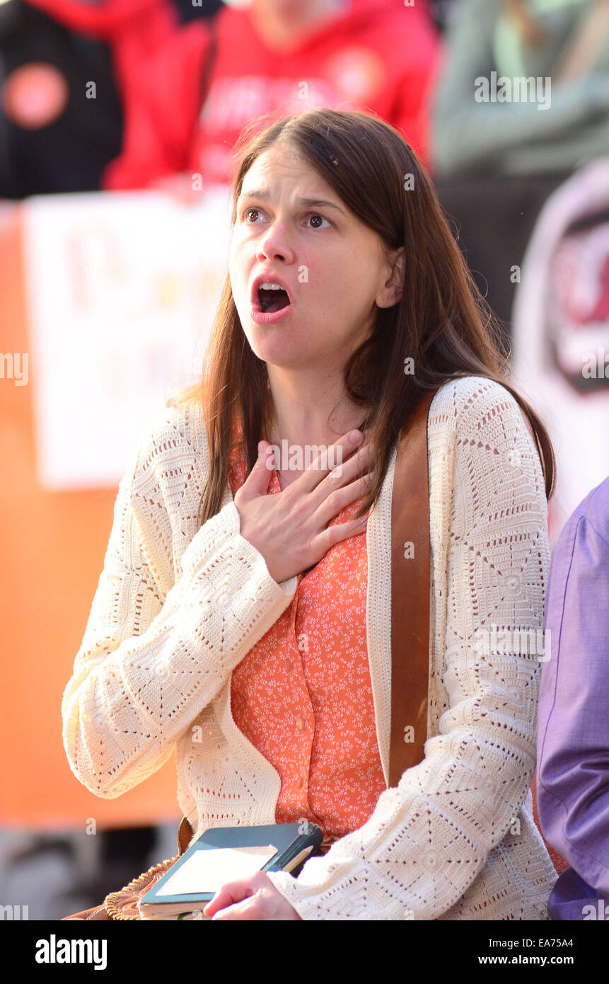 Sutton Foster and the cast of Violet perform on Today show Best of ...