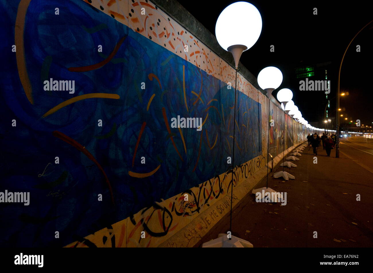 Berlin, Germany. 7th Nov, 2014. 'The'Light Border' runs along the East ...