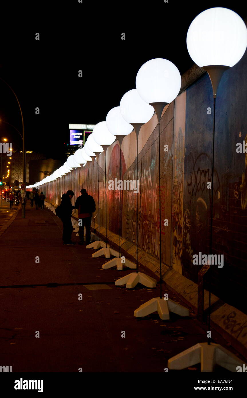 Berlin, Germany. 7th Nov, 2014. 'The'Light Border' runs along the East ...