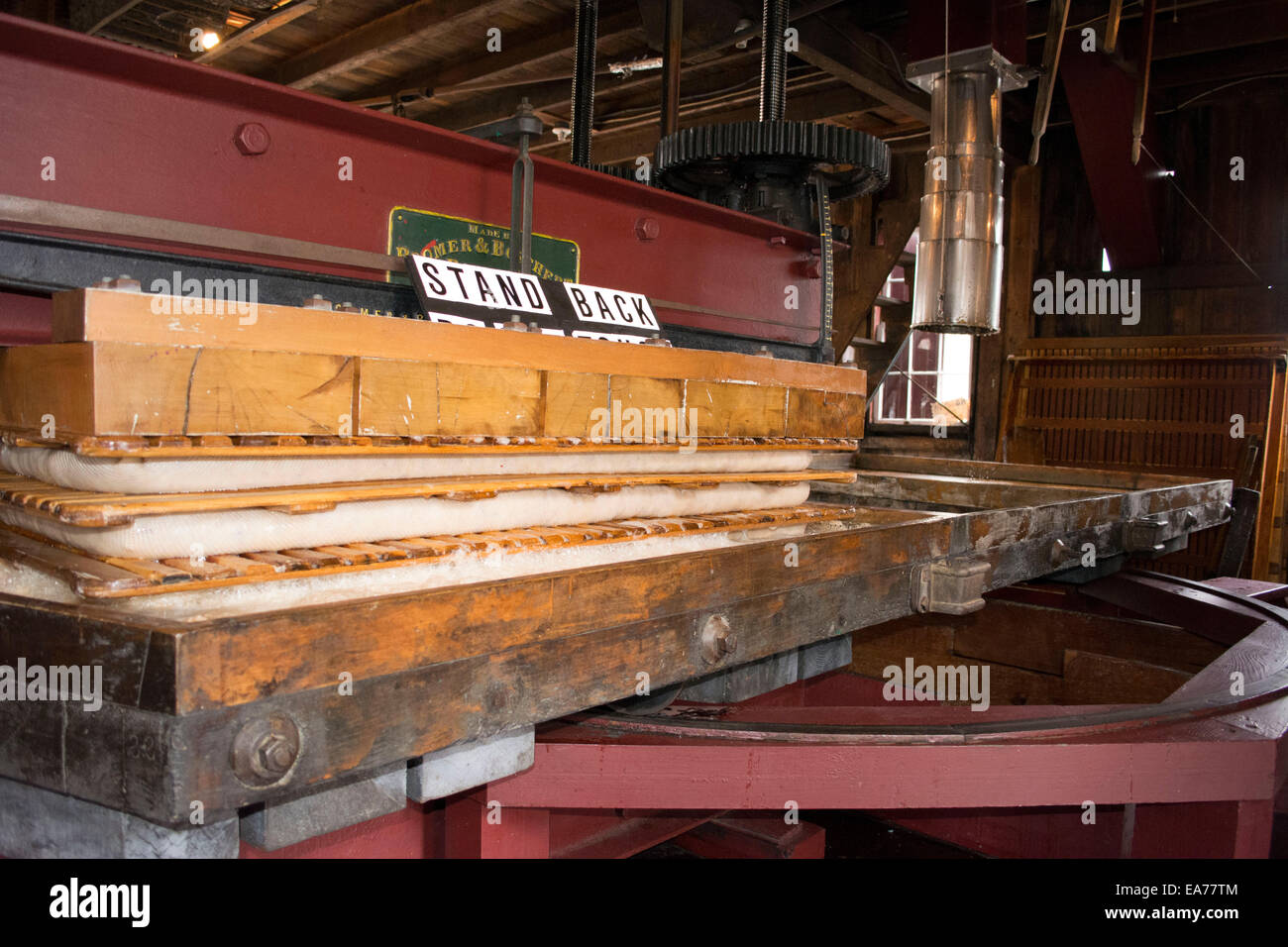 Apple cider press hi-res stock photography and images - Alamy