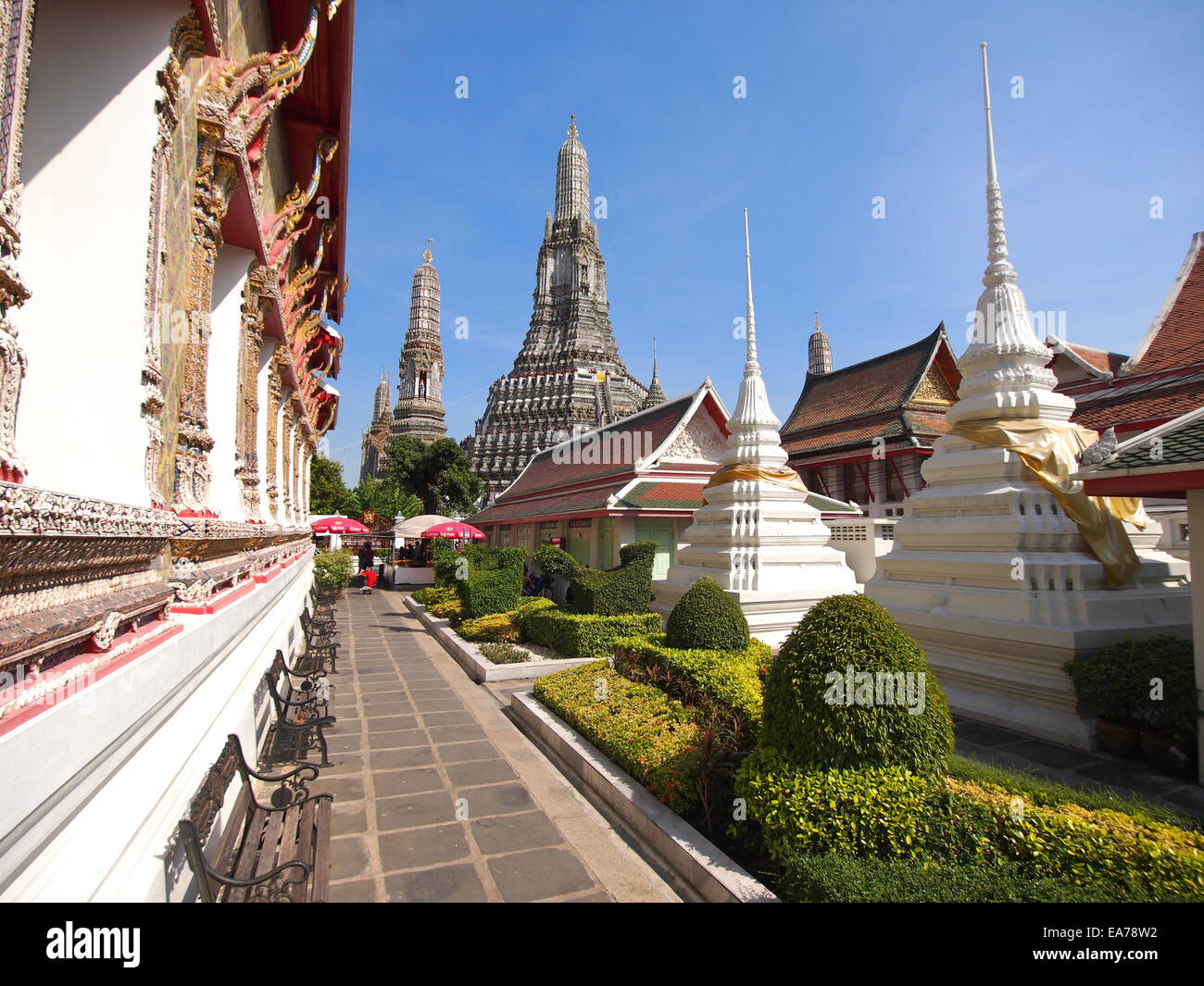 Wat arun temple colorful hi-res stock photography and images - Alamy