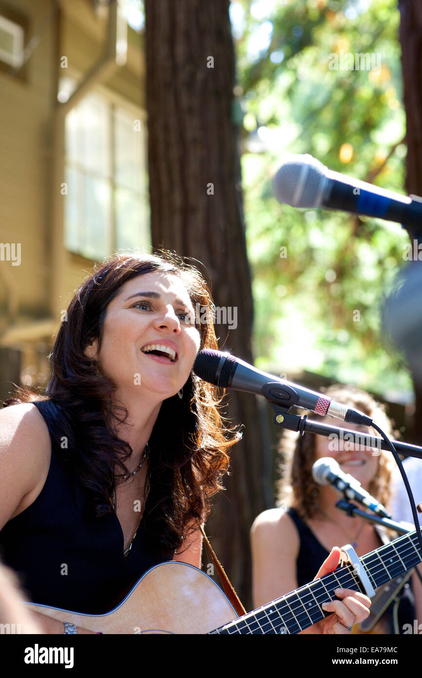 Microphone stand singing guitar hi-res stock photography and images - Alamy
