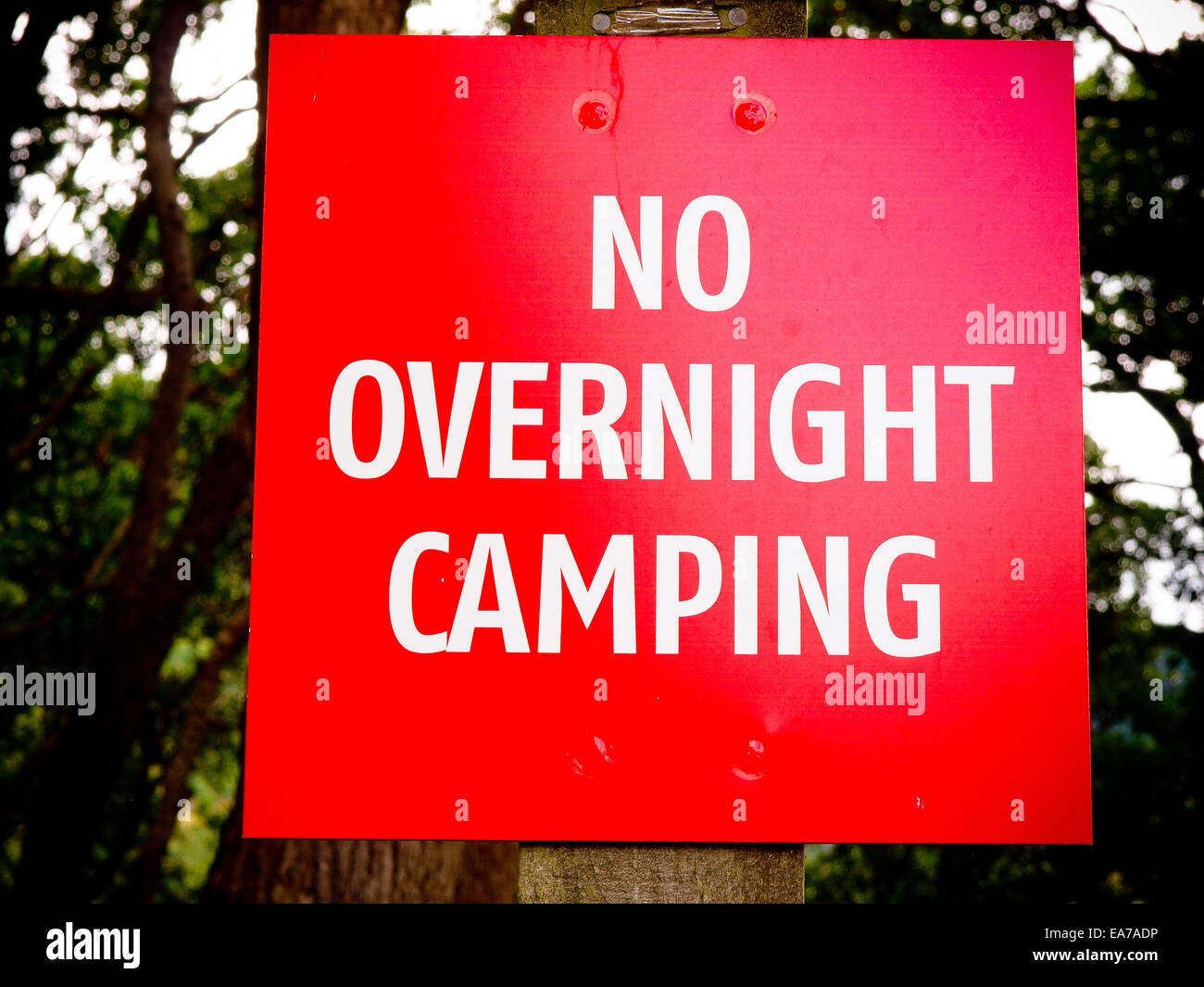 no overnight camping sign Stock Photo - Alamy