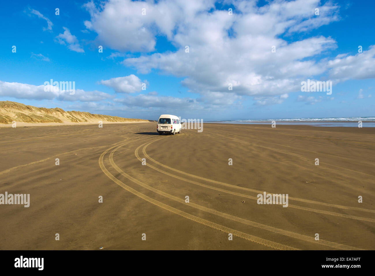 Ninety mile beach new zealand surf hi-res stock photography and images ...