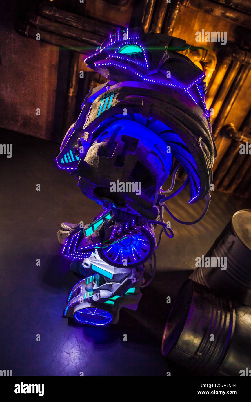 Futuristic robots hi-res stock photography and images - Alamy