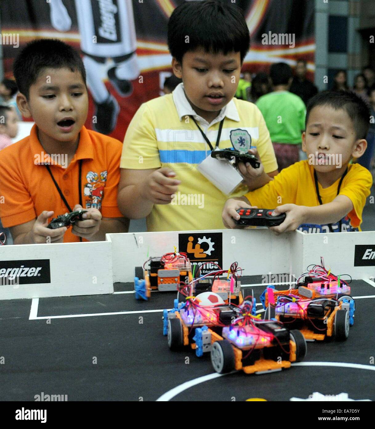 Jakarta, Indonesia. 8th Nov, 2014. Children participate in a robotic ...