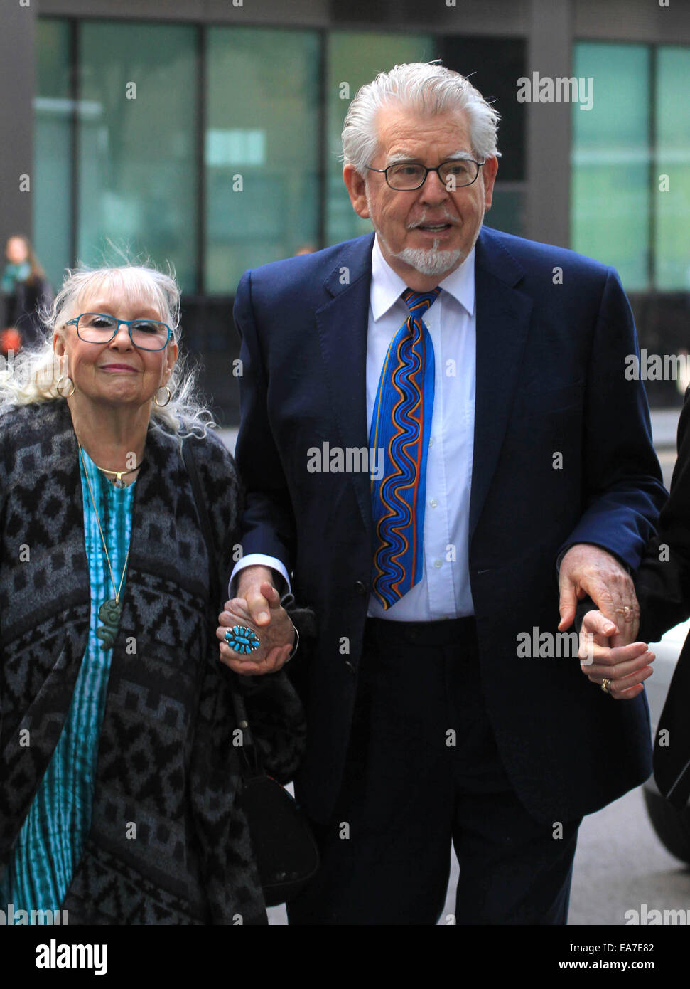 Rolf Harris arriving at Southwark Crown Court in South London Featuring ...