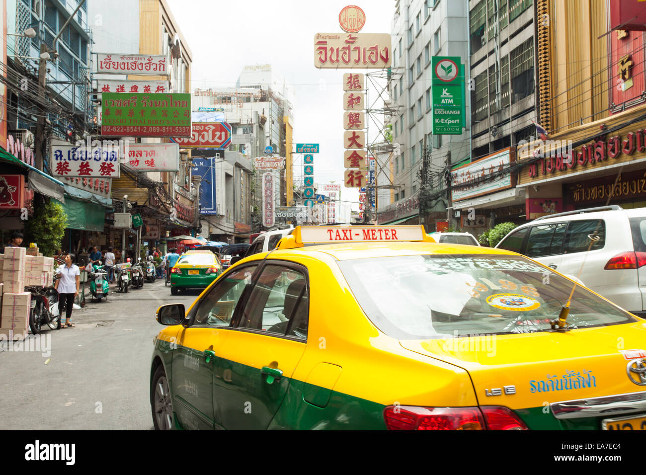 Bangkok thailand city street signs hi-res stock photography and images ...