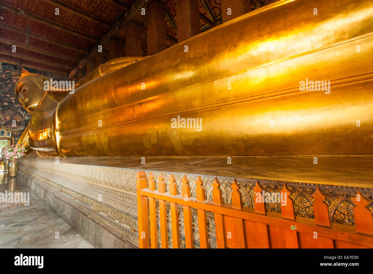 Reclining Buddha at Wat Pho Bangkok, Thailand Stock Photo - Alamy