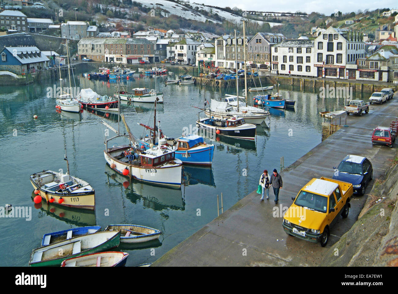 Cornwall snow harbour hi-res stock photography and images - Alamy