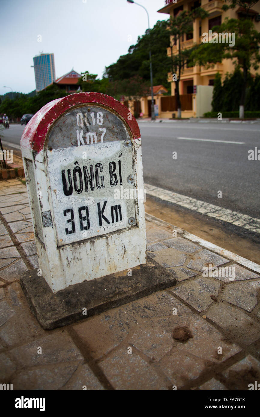Kilometers marker hi-res stock photography and images - Alamy