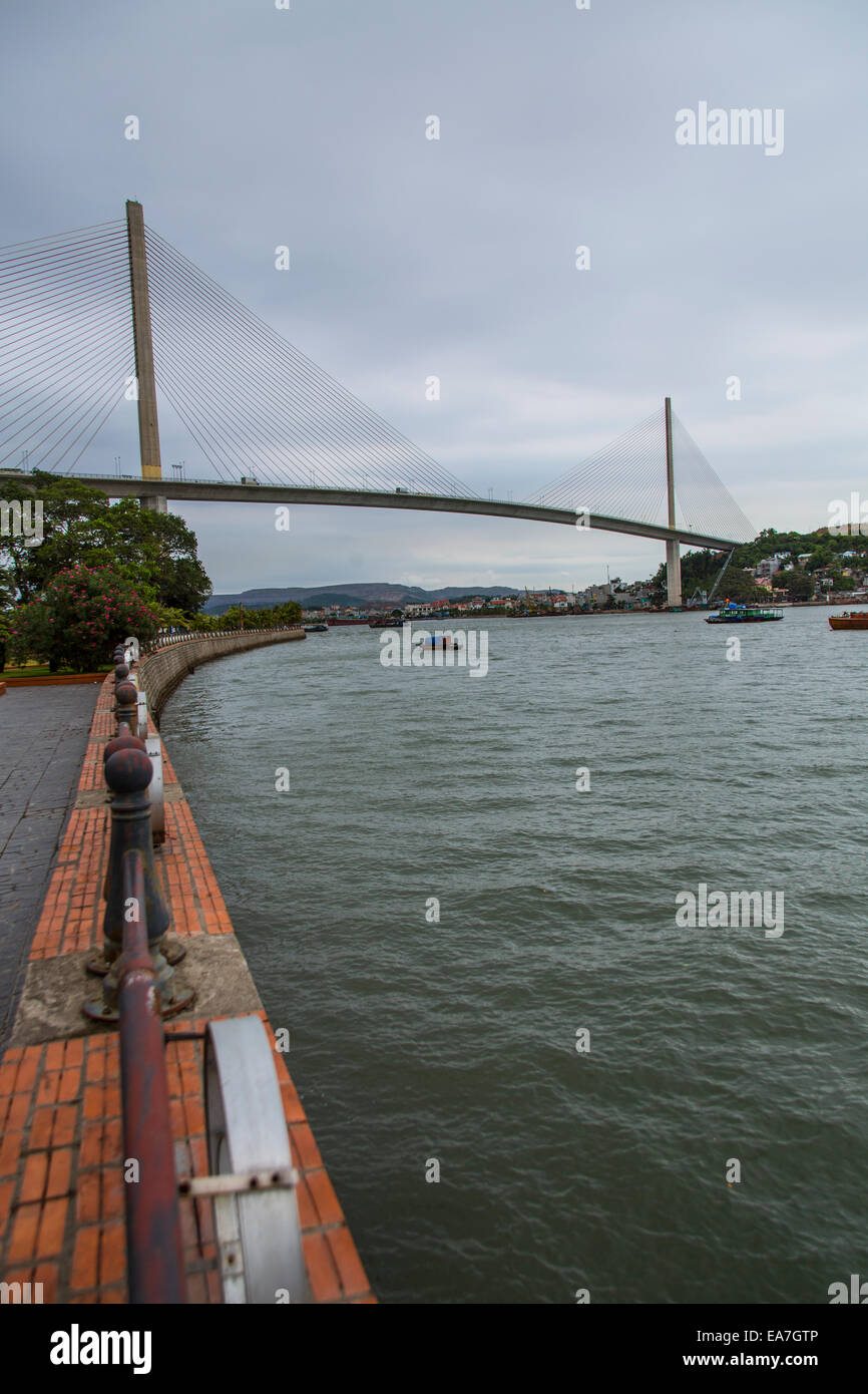 Halong bridge halong bay hi-res stock photography and images - Alamy