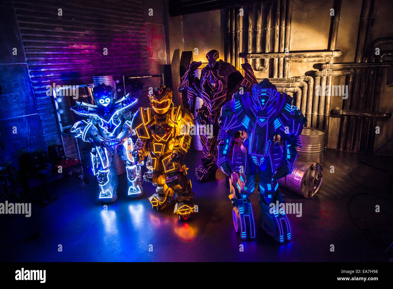 Futuristic robots hi-res stock photography and images - Alamy