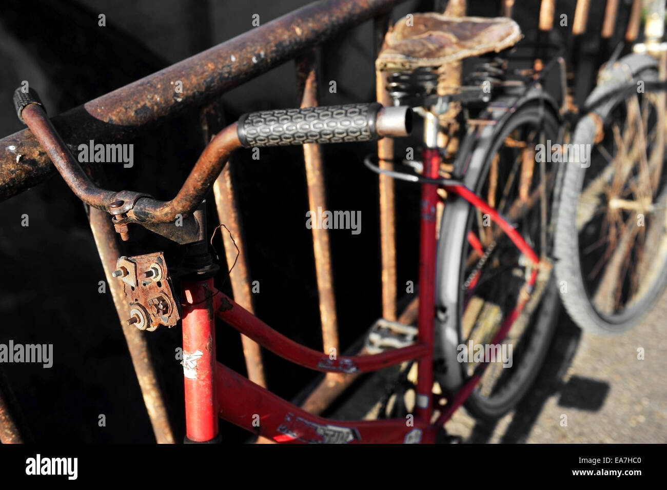 Detail with a very old and rusty red bicycle Stock Photo - Alamy
