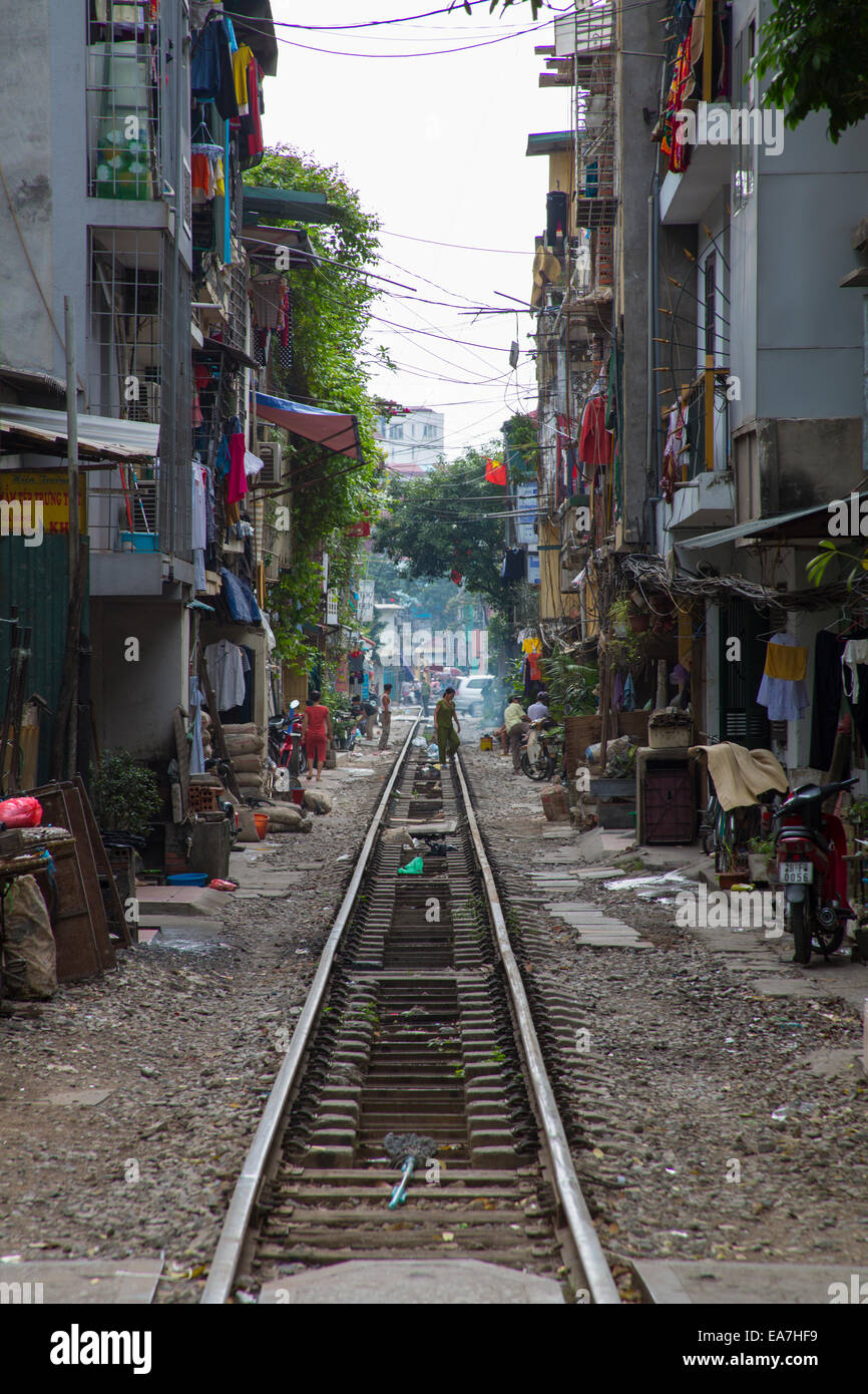 Railway tracks in Hanoi, Vietnam Stock Photo - Alamy