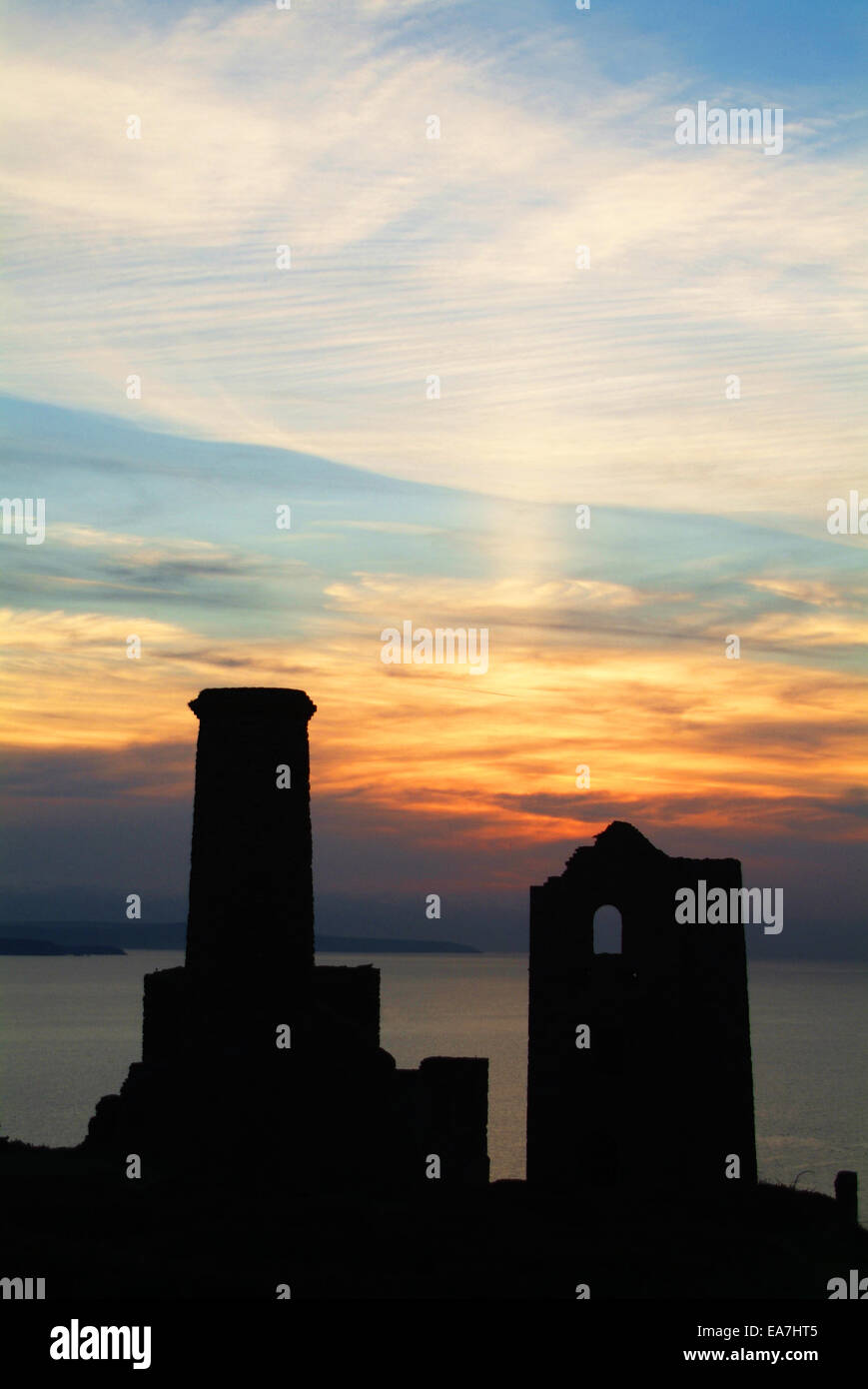 Cornwall mining heritage silhouette coast coastal nt hi-res stock ...