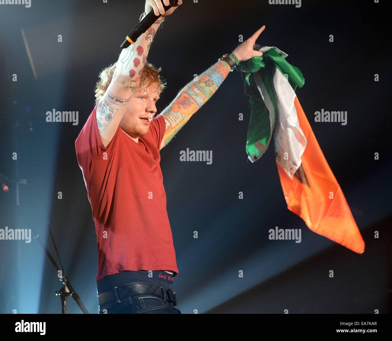 Ed sheeran x hi-res stock photography and images - Alamy