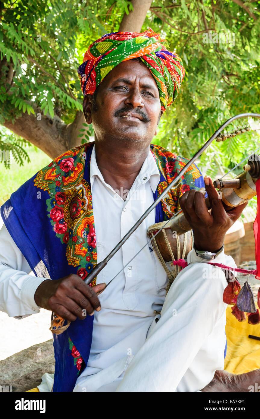 Portrait folk musician rajasthan india turban hi-res stock photography ...