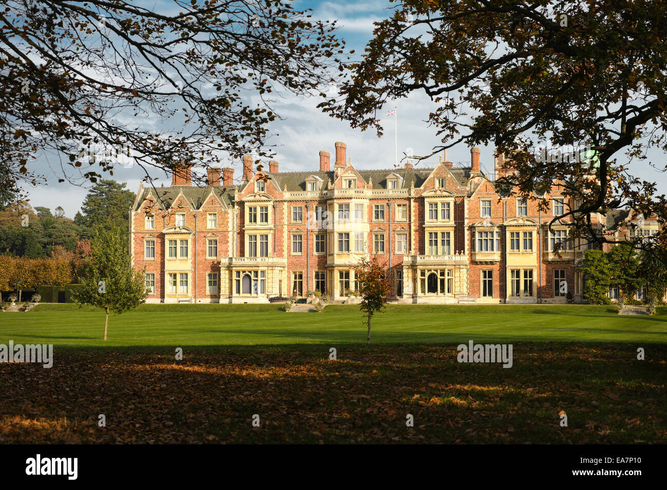 Regal mansion hi-res stock photography and images - Alamy