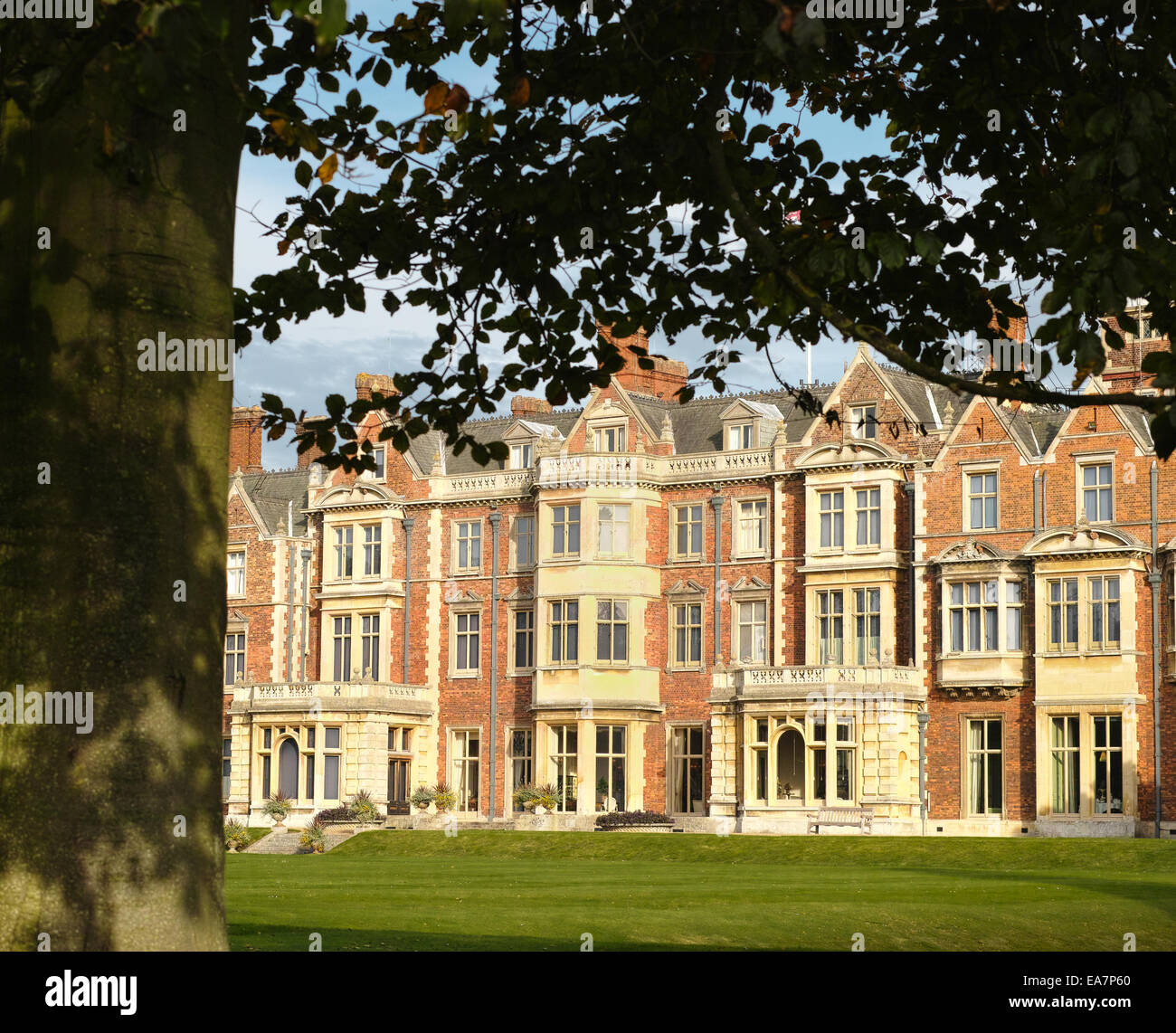 Regal mansion hi-res stock photography and images - Alamy