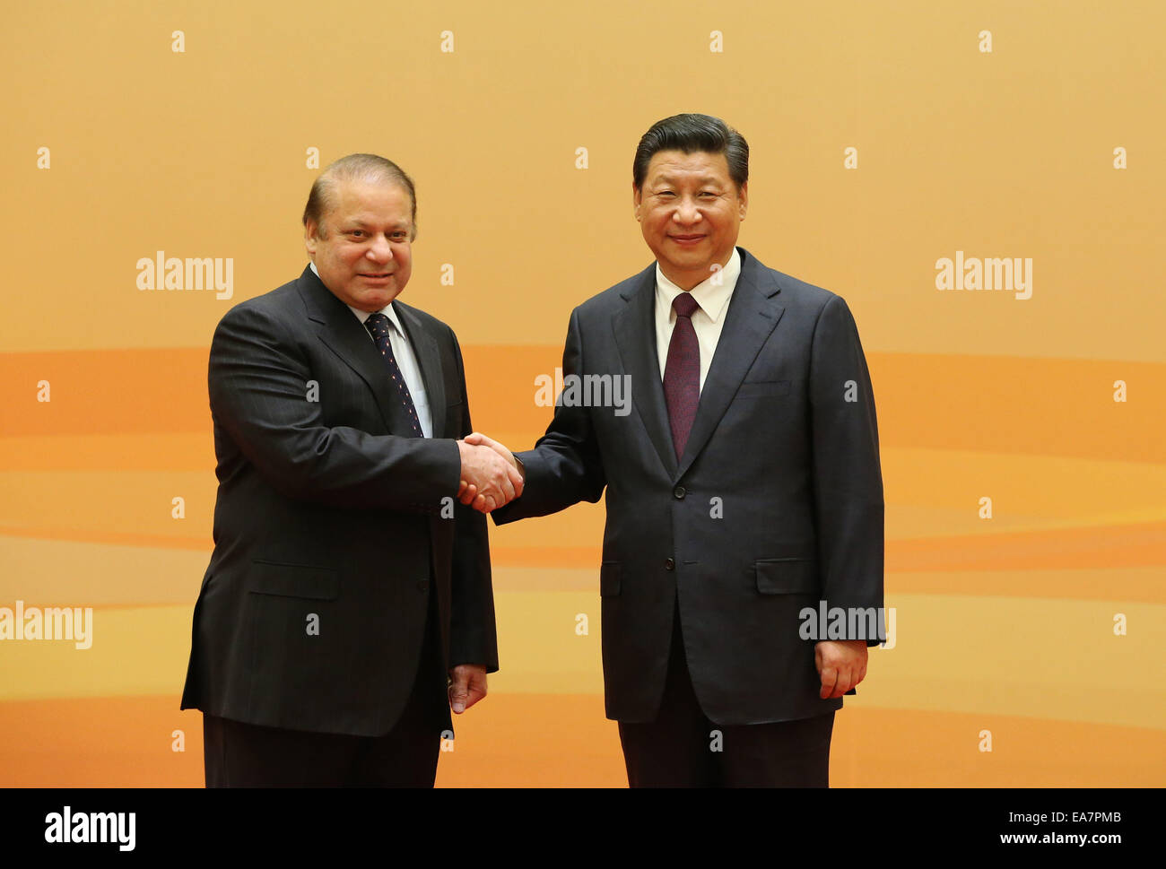 Beijing, China. 8th Nov, 2014. Chinese President Xi Jinping (R ...