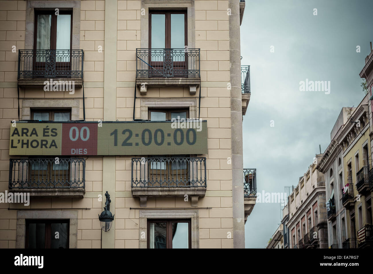 Barcelona, Catalonia, Spain. 8th Nov, 2014. An electronic countdown ...