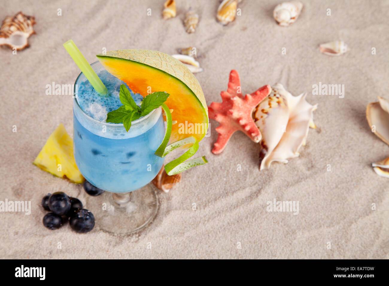 Summer drink on beach with sea shells Stock Photo - Alamy