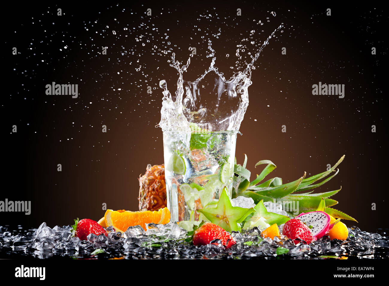 Cocktail splash ice cube hi-res stock photography and images - Alamy