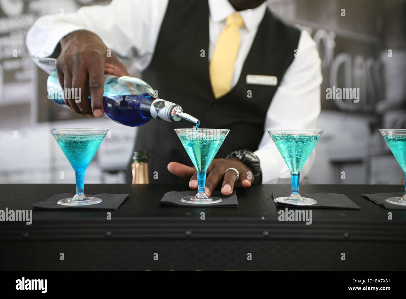 black barman making cocktails Stock Photo - Alamy